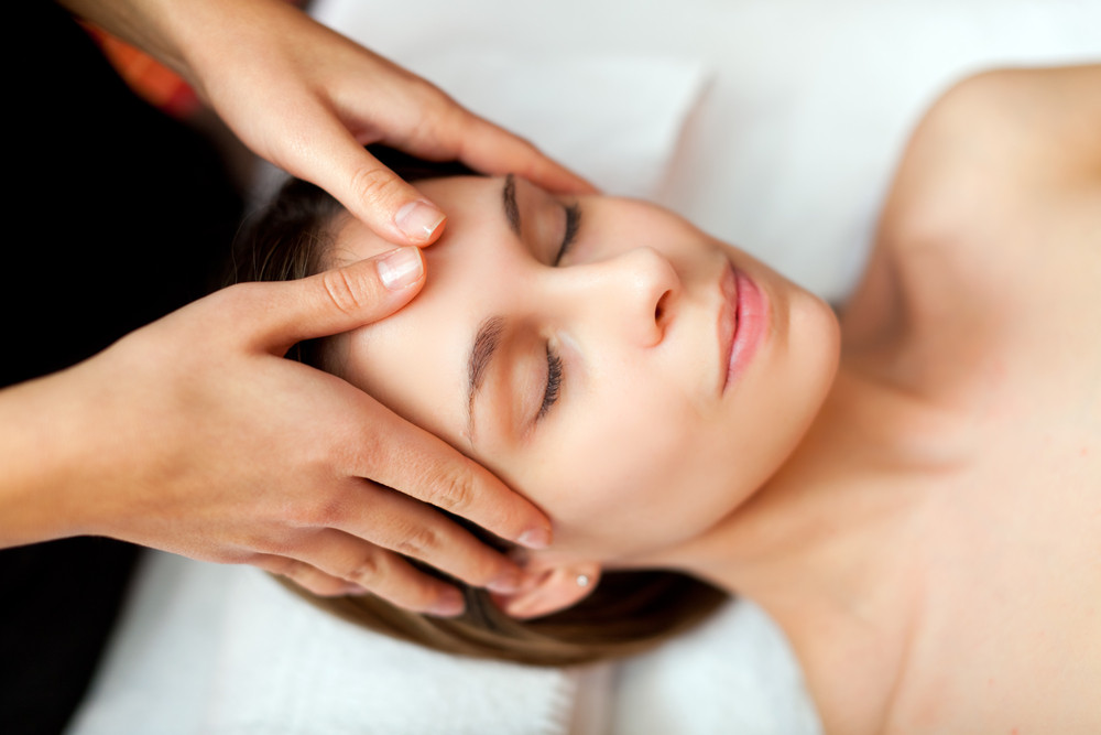 Réflexologie Faciale & Crânienne : Pratique et Bienfaits - Thérapeutes INFO Réflexologie Faciale & Crânienne : Pratique et Bienfaits - Thérapeutes INFO